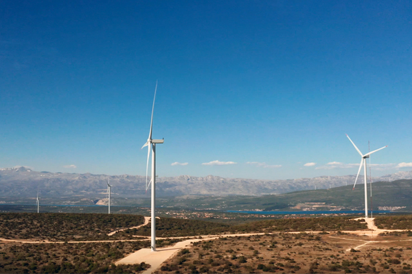 HEP grupa - S radom počela Vjetroelektrana Korlat (priključne snage 58 MW) te sunčane elektrane ...